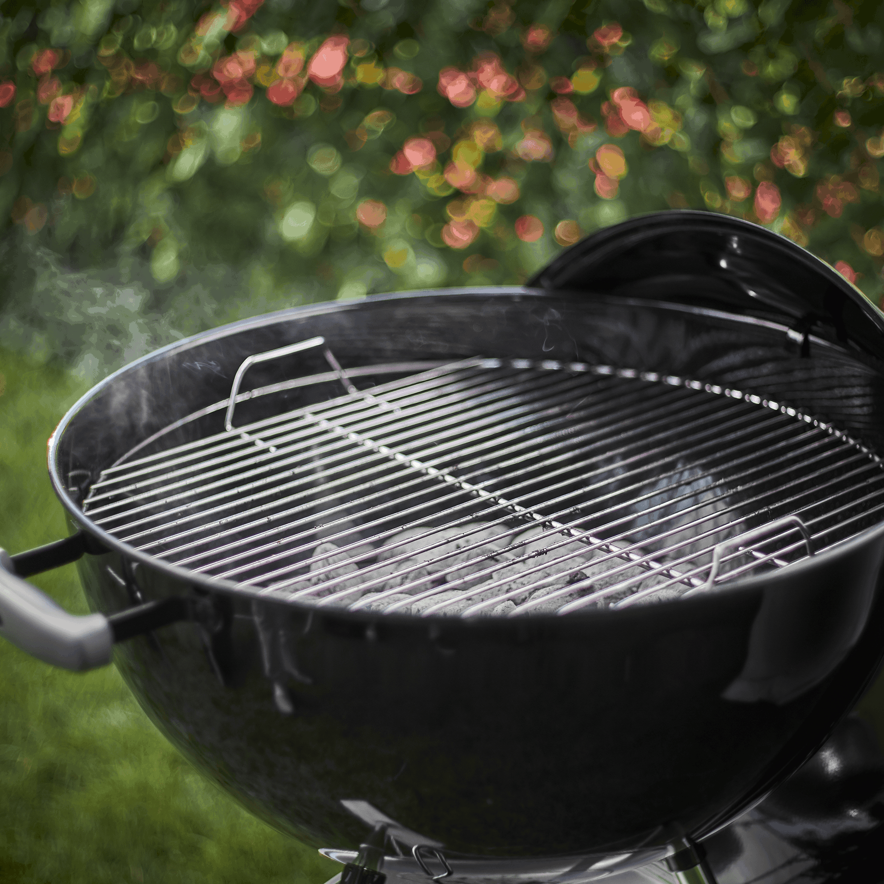 Weber Classic Kettle 57 cm Charcoal Barbecue | Weber® Grill Original